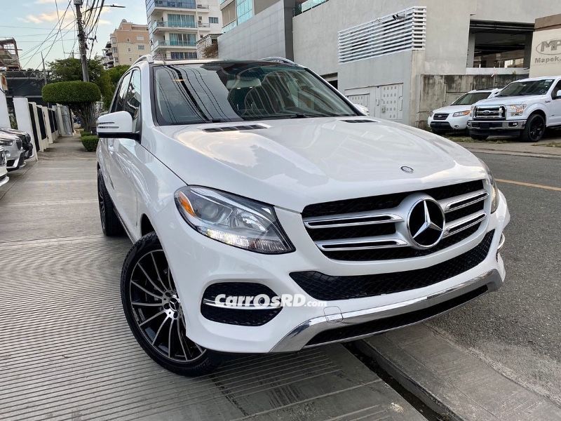 Mercedes-Benz Basico 2016 US$45900 : República Dominicana