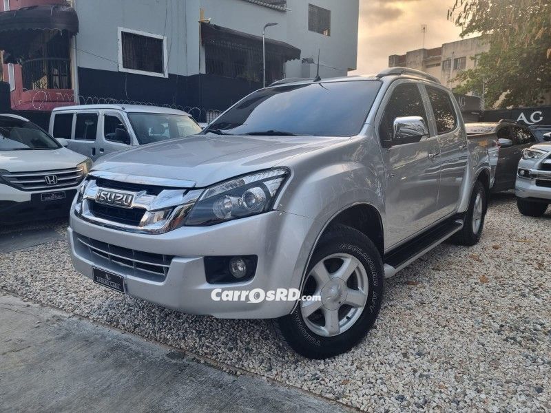 Isuzu Dmax LS 2013 US$29500 : República Dominicana