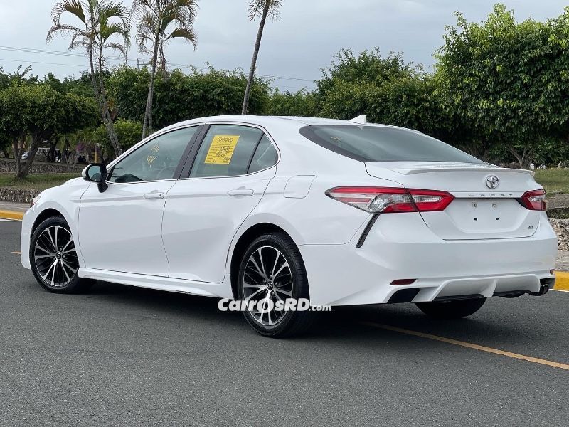 Toyota Camry SE 2019 US$24700 : República Dominicana