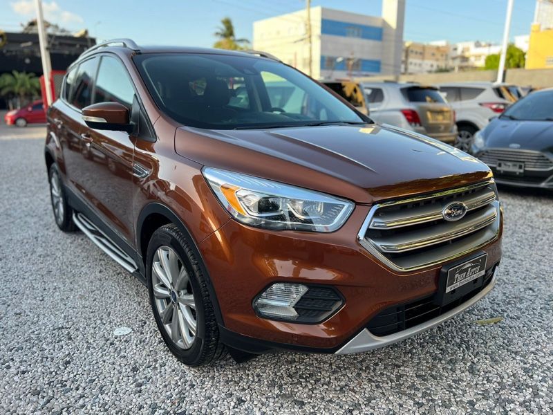 Ford Escape Titanium Ecoboost 2017 en Santo Domingo Este