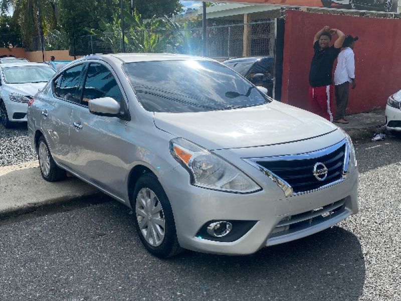 Nissan Versa SV 2015 en Santo Domingo Este